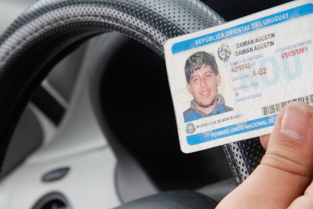 Cómo sacar la licencia de conducir en Uruguay en 2025 - Trámites y ...
